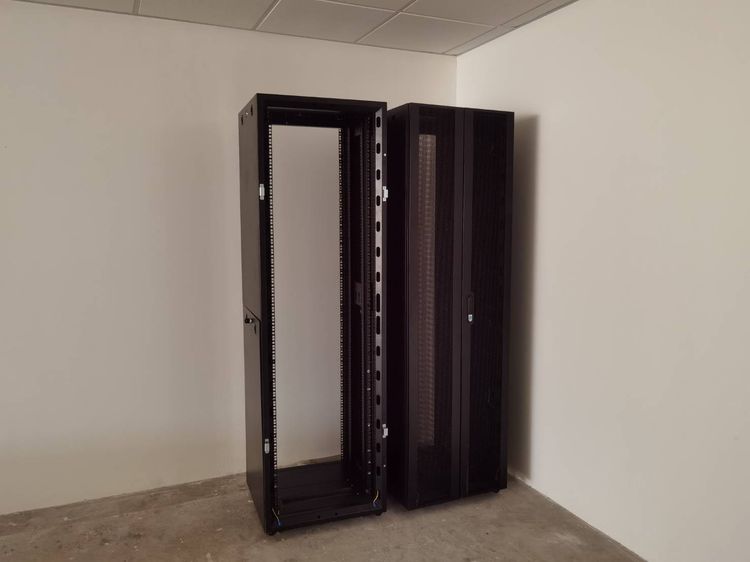 ตู้rack 6U มือสอง 19 นิ้ว ขนาด 60x40x35 ซม. - Kaidee