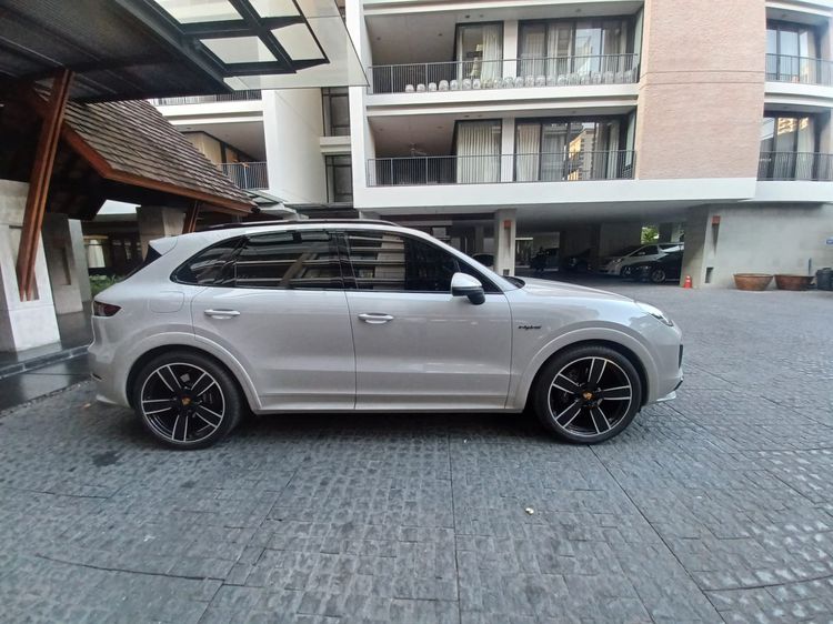 PORSCHE CAYENNE 3.0 HYBRID Full Option - Kaidee Auto