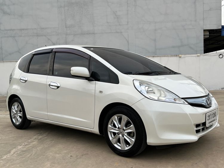 ซื้อขายรถยนต์ Honda Jazz 1.3 Hybrid มือสอง มาใหม่ ราคาดี ทั่วประเทศ