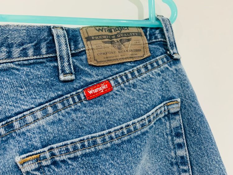 กางเกงยีนส์ Wrangler สีเฟสสวย แท้ 💯 ขนาด ป้าย เอว 36x29 วัดจริง 33-35 ยาว 40 ปลายขา 8 นิ้ว ทรง ...