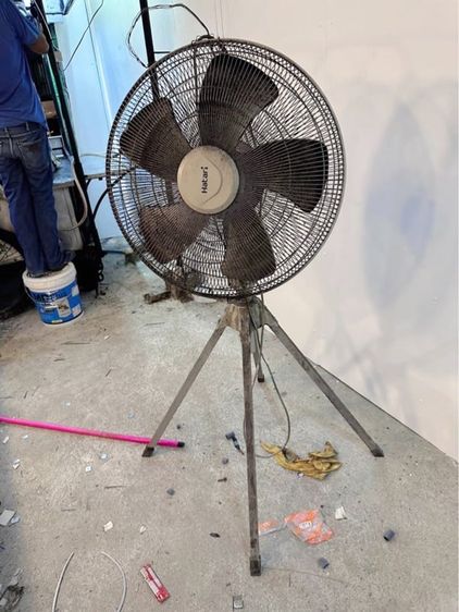 พัดลมอุตสาหกรรม 22 นิ้ว Hatari ขายเหมา 2 ตัว - Kaidee