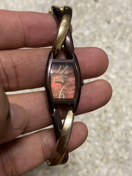 นาฬิกายี่ห้อ DKNY ควอทซ์ ของแท้มือสอง ทองสวย 2 สี สายยาว 6 นิ้ว 950฿ - Kaidee