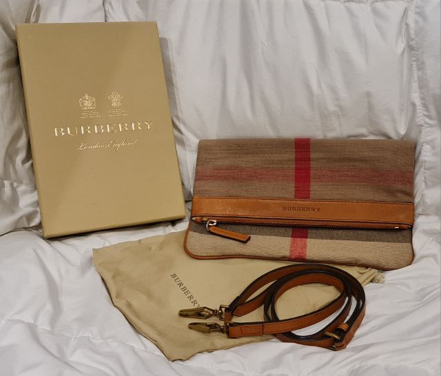 BURBERRY CROSSBODY - Kaidee