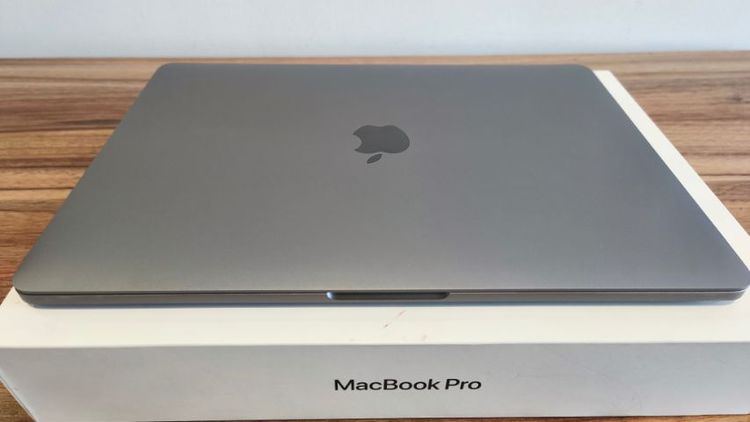 Macbook pro 2020 13 นิ้ว , CPU i5 , Ram 8Gb , HD 256 GB , แบต count 210 ...