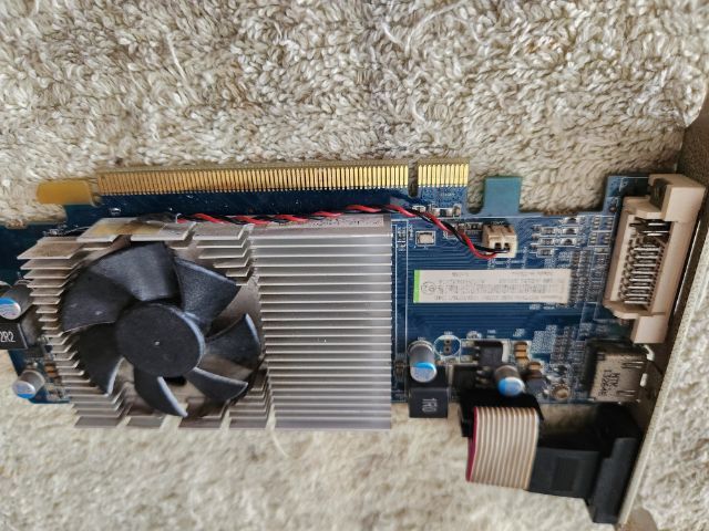 การ์ดจอ radeon hd 7350 1gb ddr3 สภาพดี ใช้ได้ปกติ - Kaidee