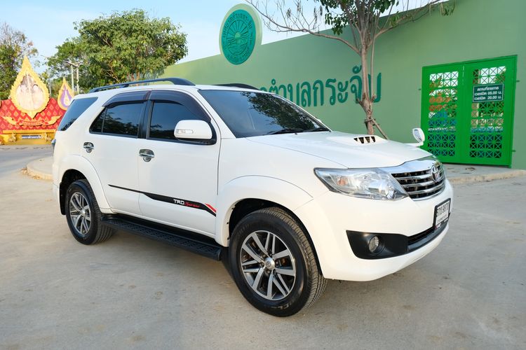 TOYOTA FORTUNER 2.5G สีขาวมุก เบาะหนังสีครีม เกียร์ธรรมดา ปี 2013 ...