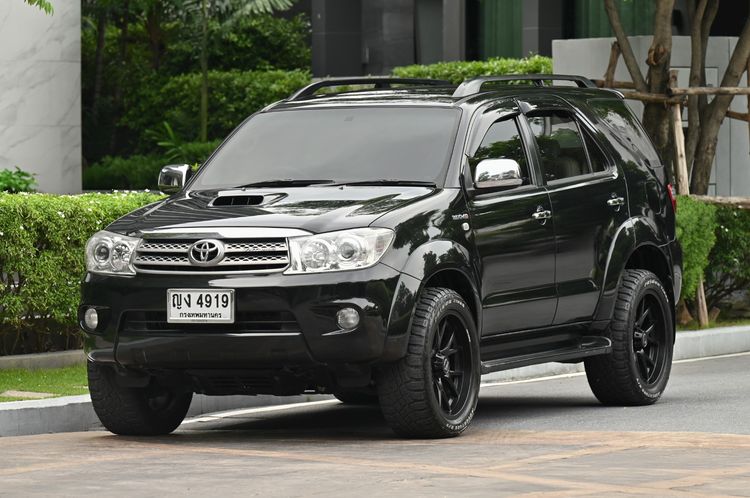 FORTUNER 3.0V ปี 2011 Minor Change แอร์เพดาน รถบ้านสภาพดี ขับดีเยี่ยม มีล้อขอบ 20 สวยมากครับ ...