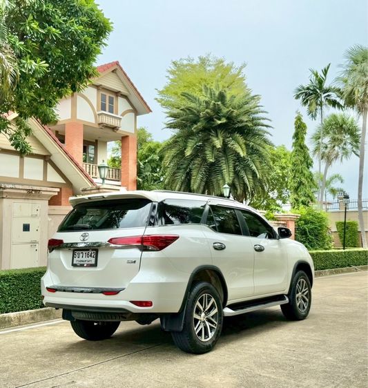 Toyota Fortuner 2.4 Top Sigma4 ดีเซล 4WD Auto ปี 2018 สีขาว เจ้าของดูแลอย่างดี สภาพป้ายแดงจ ...
