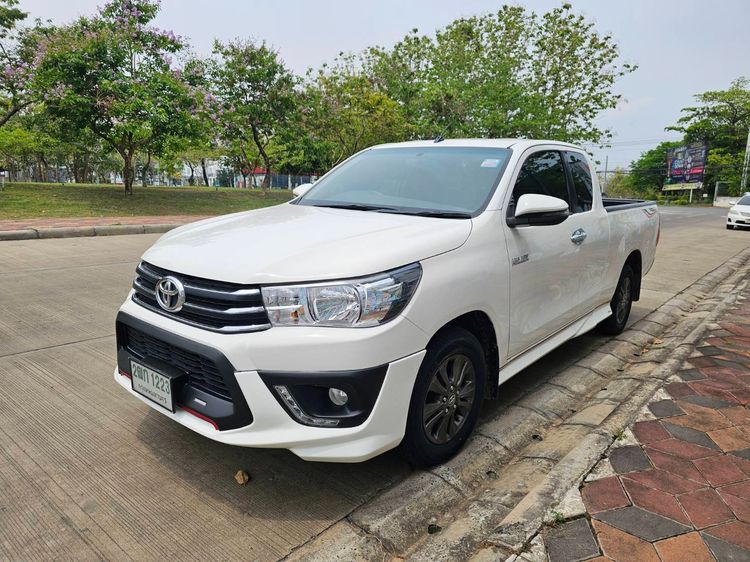 Toyota Hilux Revo รุ่น Smart Cab 2.4 TRD Sportivo สีขาว MT ปี 2017 - 371056871 - Kaidee Auto